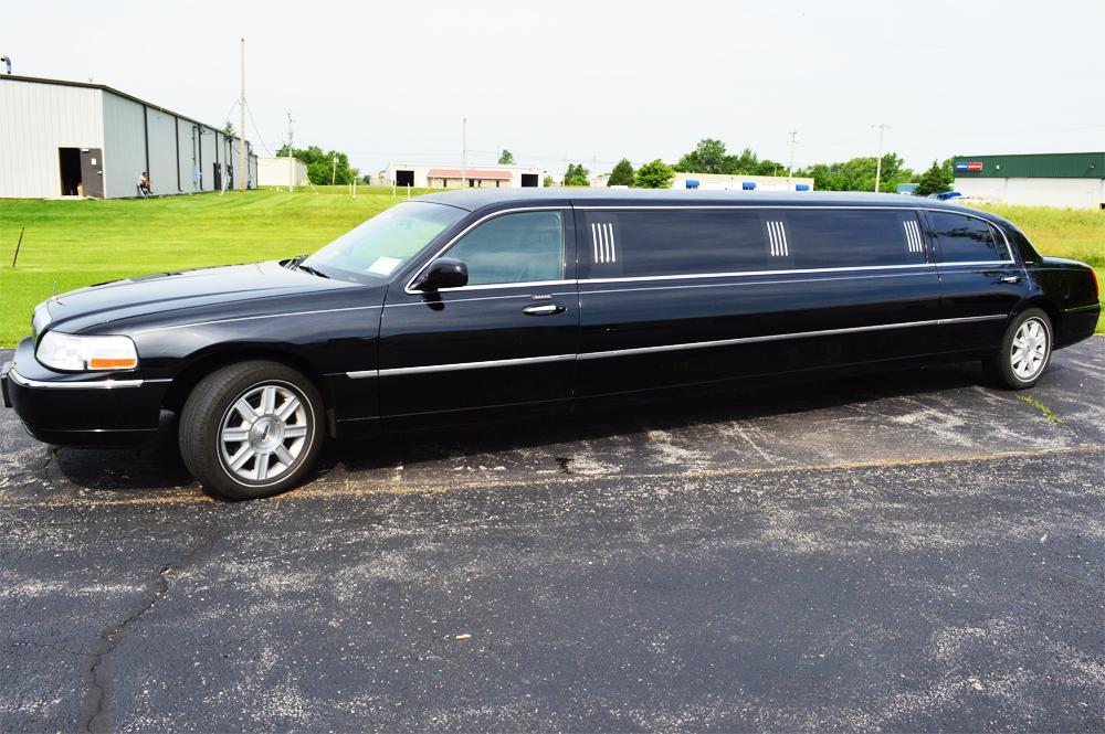 LIVE AUCTION ITEM #2 - Limo Lunch with Mrs. Gendron and Friends