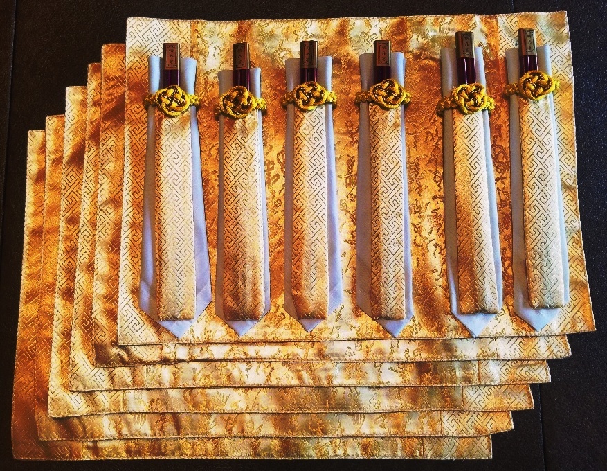 Golden brocade placemat set 2