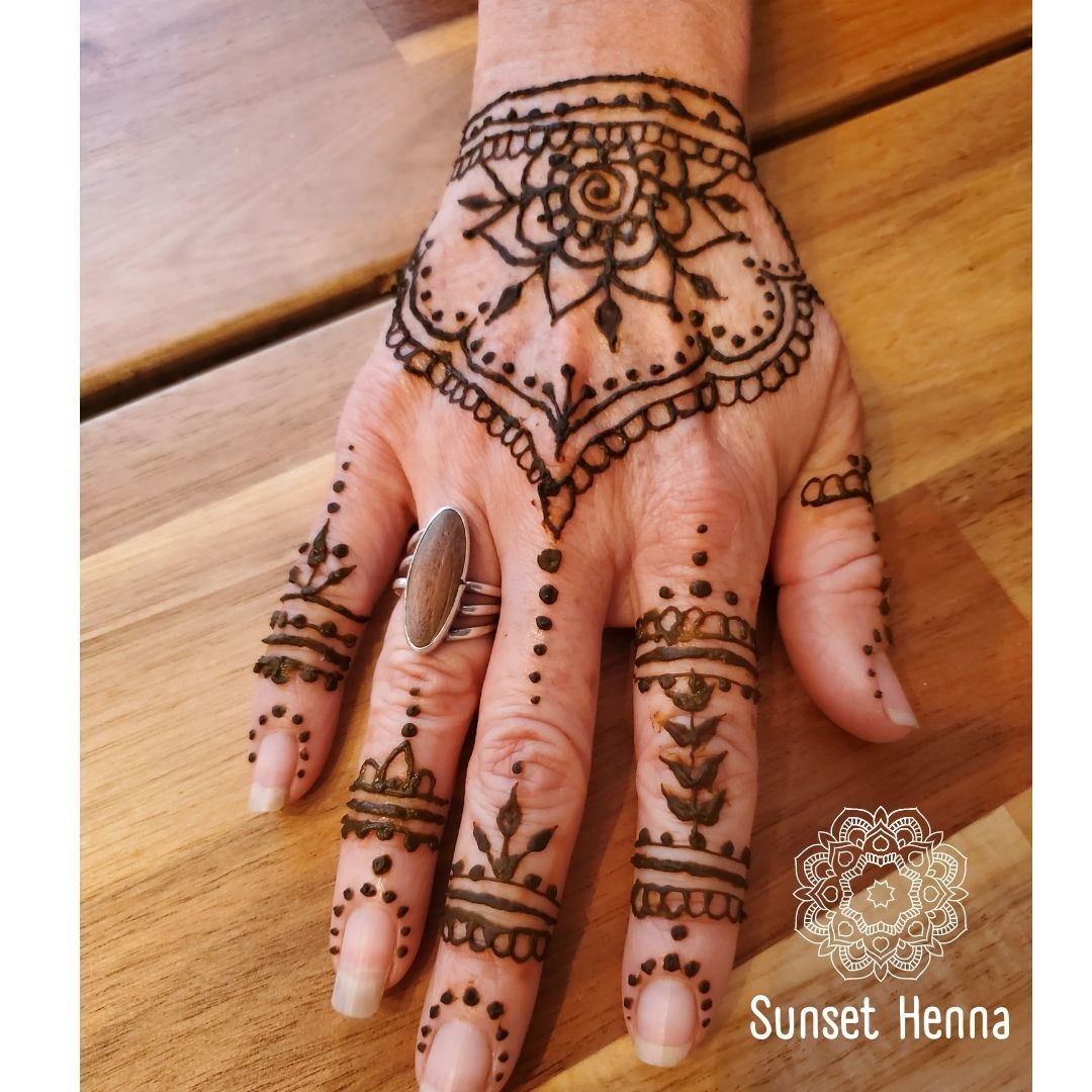 Henna tattoo session!