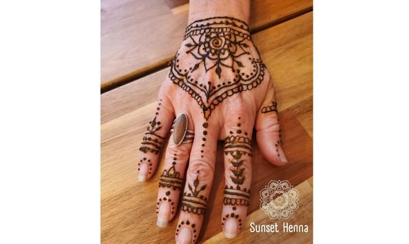 Henna tattoo session!