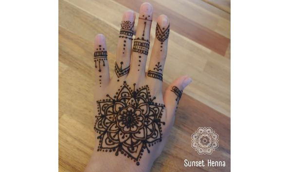 Henna tattoo session!