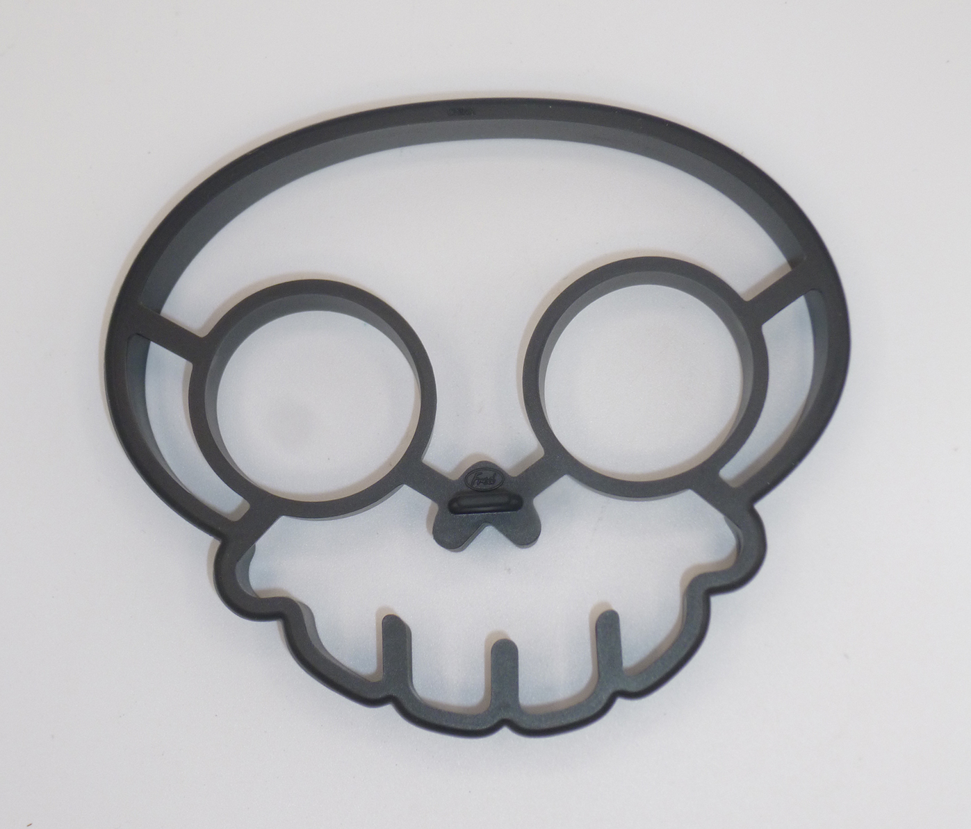 Houseware: Funnyside Up silicone egg mold - SKULL by Genuine Fred